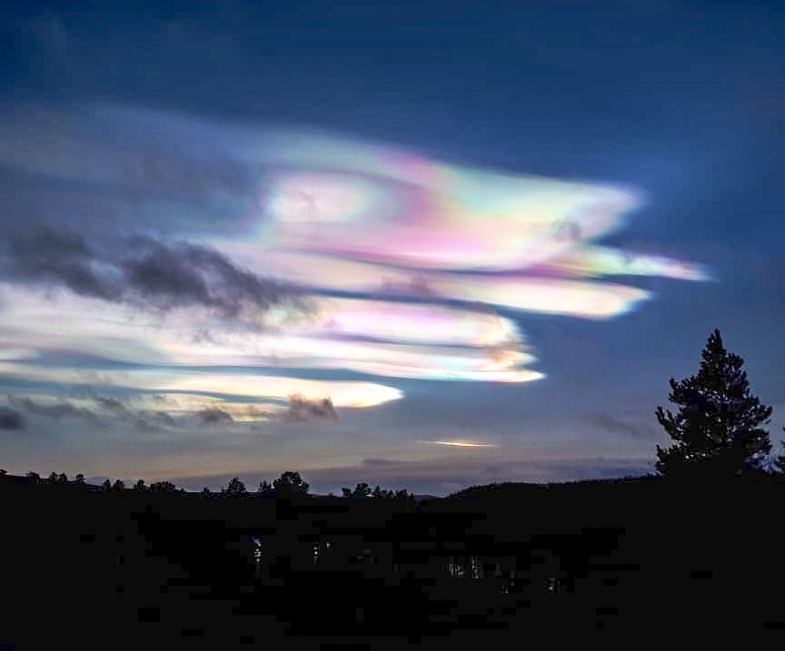 One Upside of More CO2: Beautiful Upper Atmospheric Clouds « Roy ...